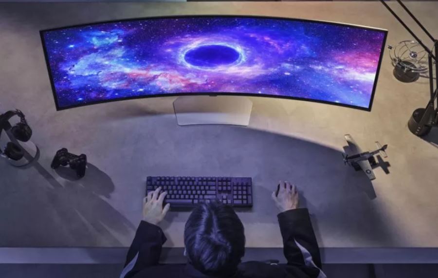 Leet | Vigyázz, lenyel - elmebeteg, mekkora gaming monitort dob piacra ...